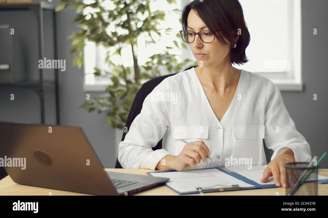 Woman working reading papers hi-res stock photography and images - Alamy
