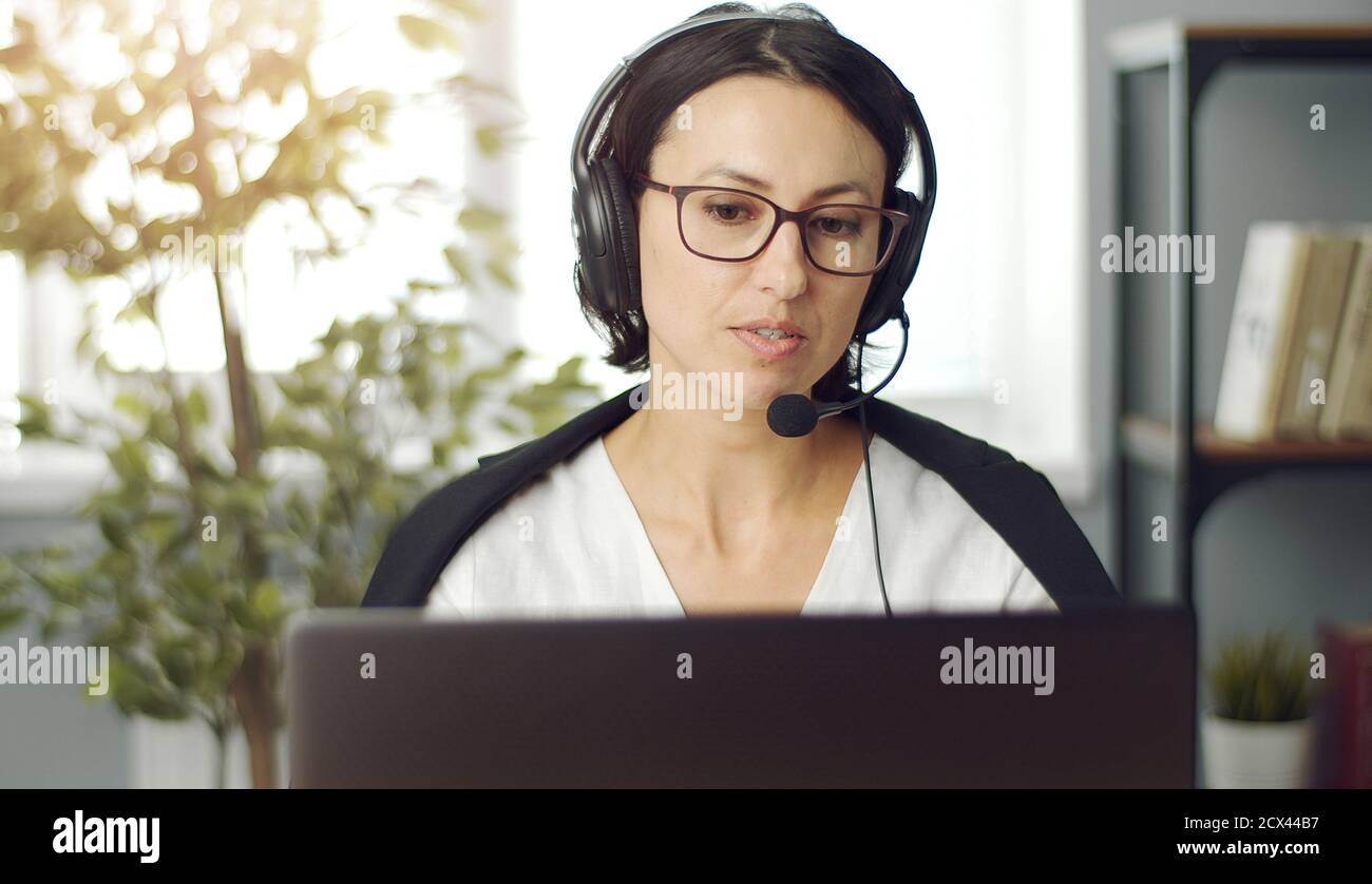 Female entrepreneur speaking on hi-res stock photography and images - Alamy