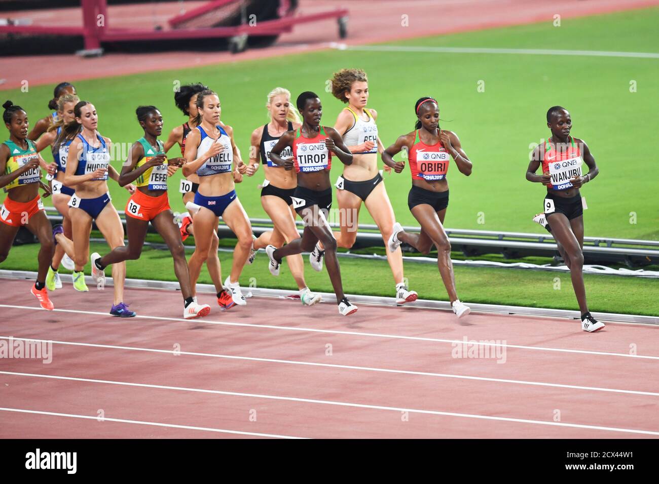 Agnes Tirop, Hellen Obiri and Rosemary Wanjiru (Kenya) leading the pack ...