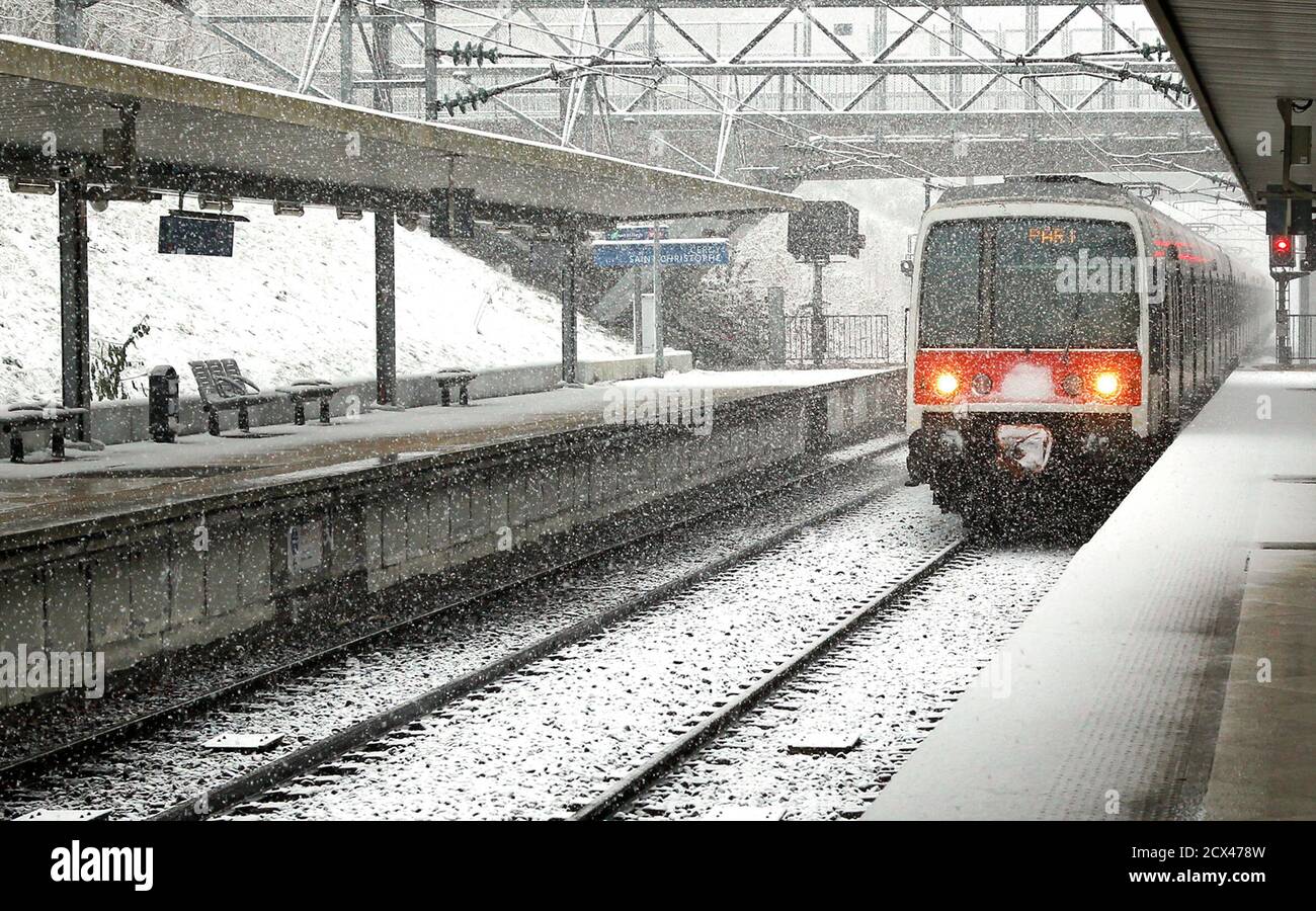 Cergy train hi-res stock photography and images - Alamy