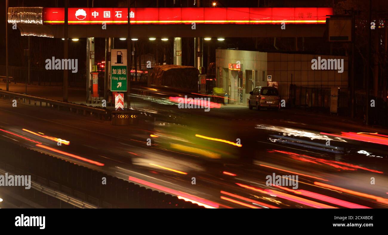 China gas station hi-res stock photography and images - Alamy