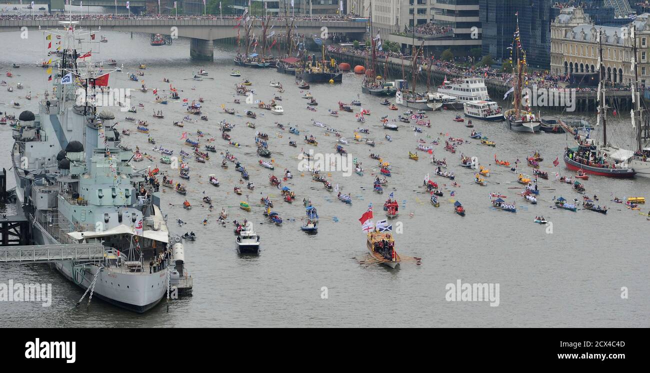 Thames river pageant hi-res stock photography and images - Alamy