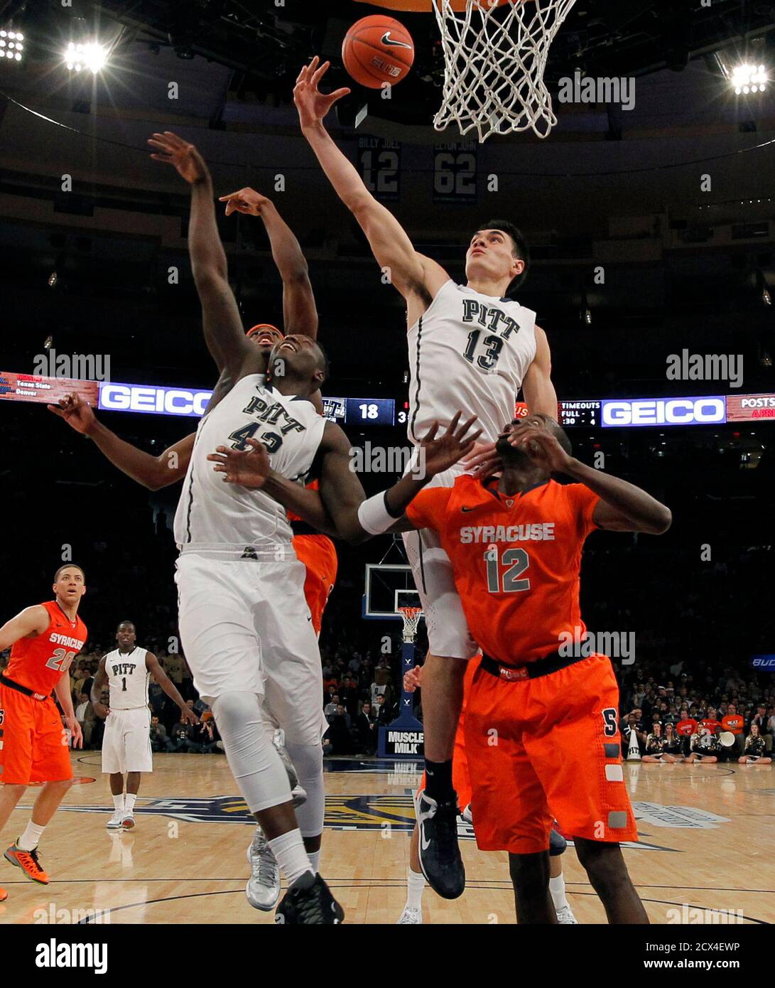 Steven adams basketball hi-res stock photography and images - Alamy