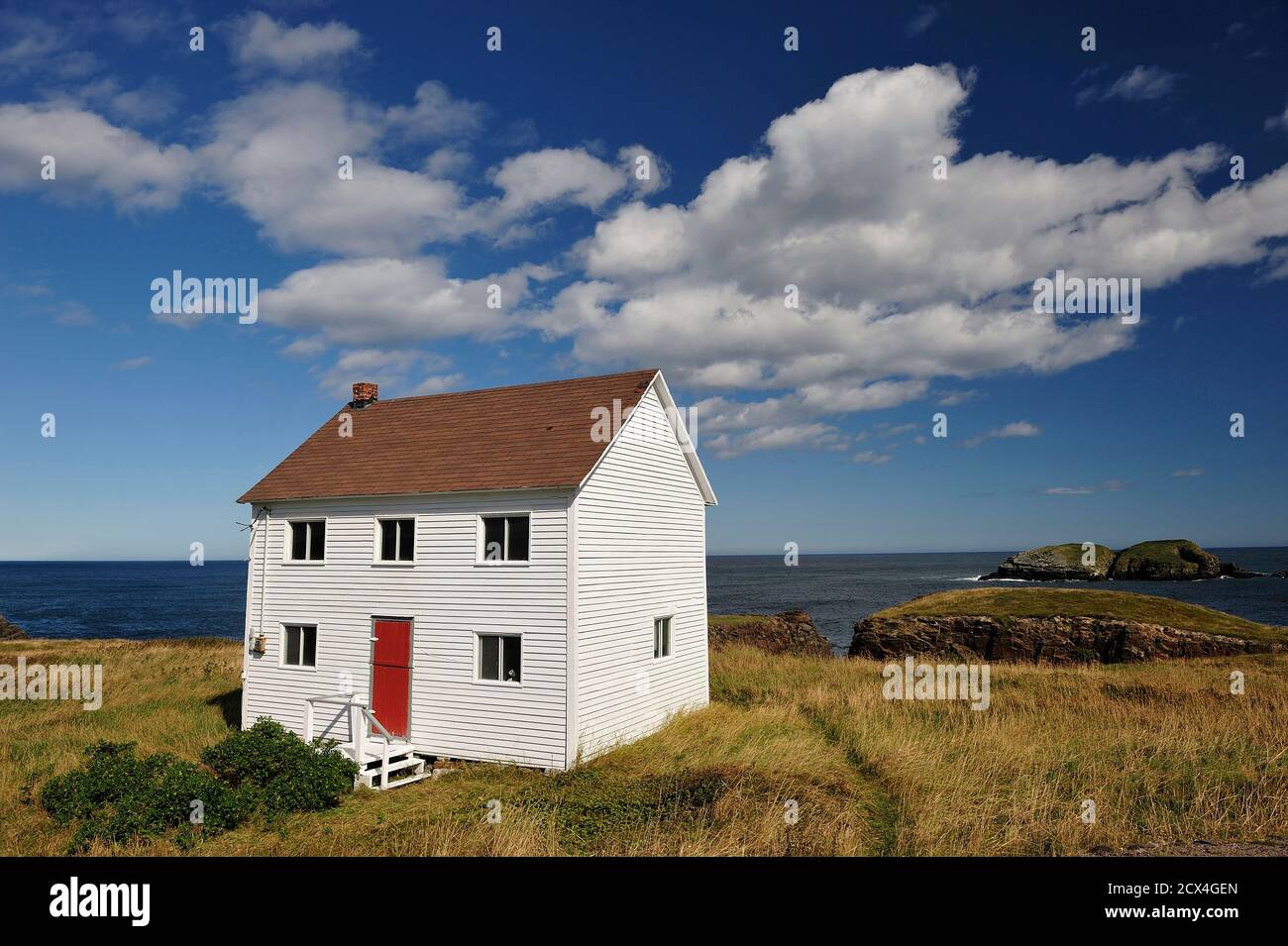 Canada lone house remote hi-res stock photography and images - Alamy