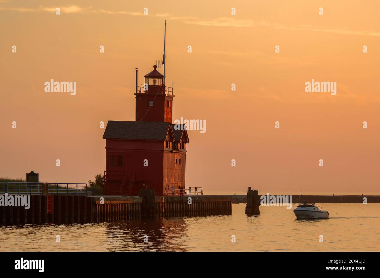 USA, Great Lakes, Michigan, Lake Michigan, Holland, Big Red Lighthouse ...
