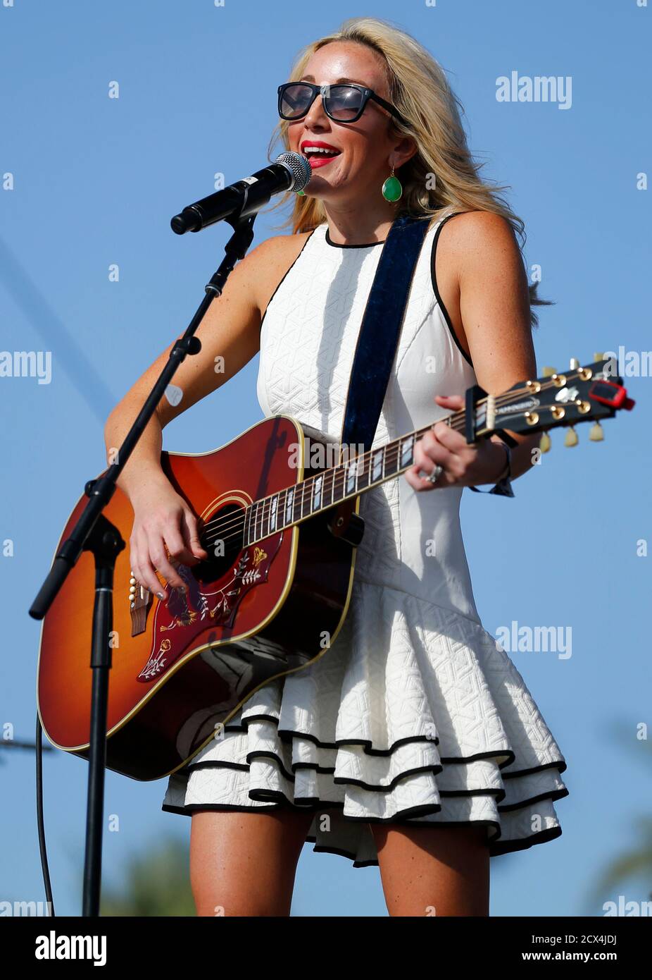 Country singer ashley monroe performs hi-res stock photography and ...