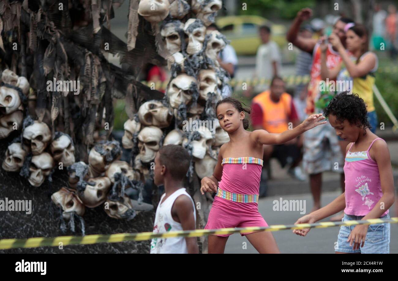 Brazil rio carnival children hi-res stock photography and images - Alamy