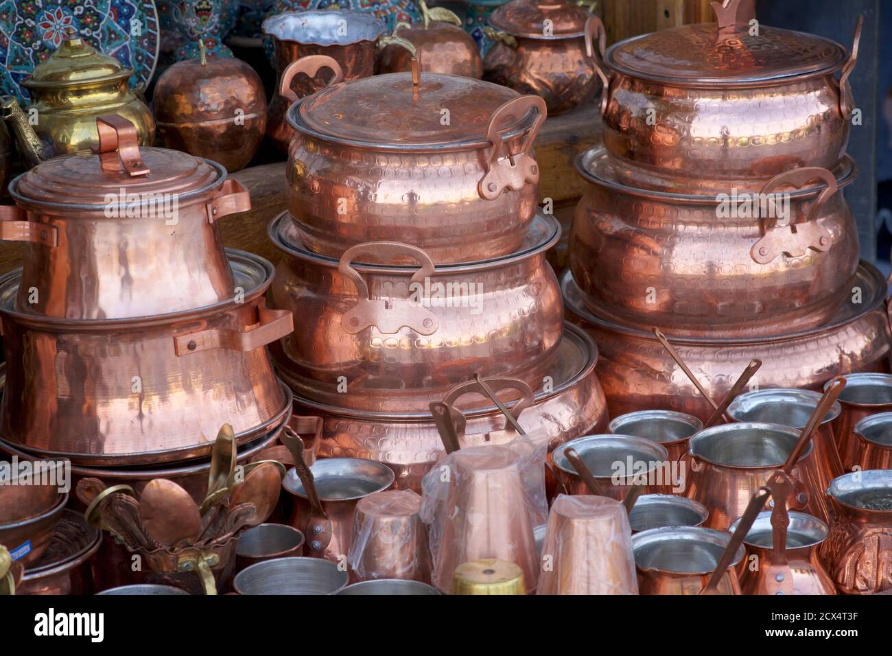Souvenirs for sale at bazaar, Isfahan, Iran. Metalware. Copper pots ...