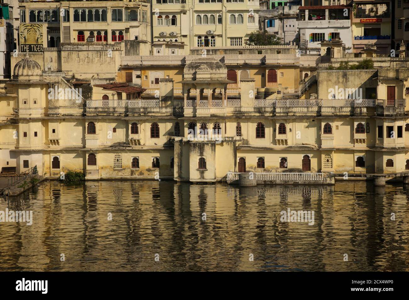 Waterfront vista across lake Pichola, Udaipur, Rajasthan, India Stock ...