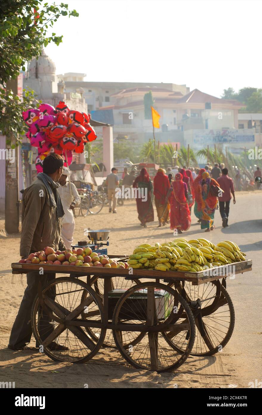 Indian fruit vendor hi-res stock photography and images - Alamy