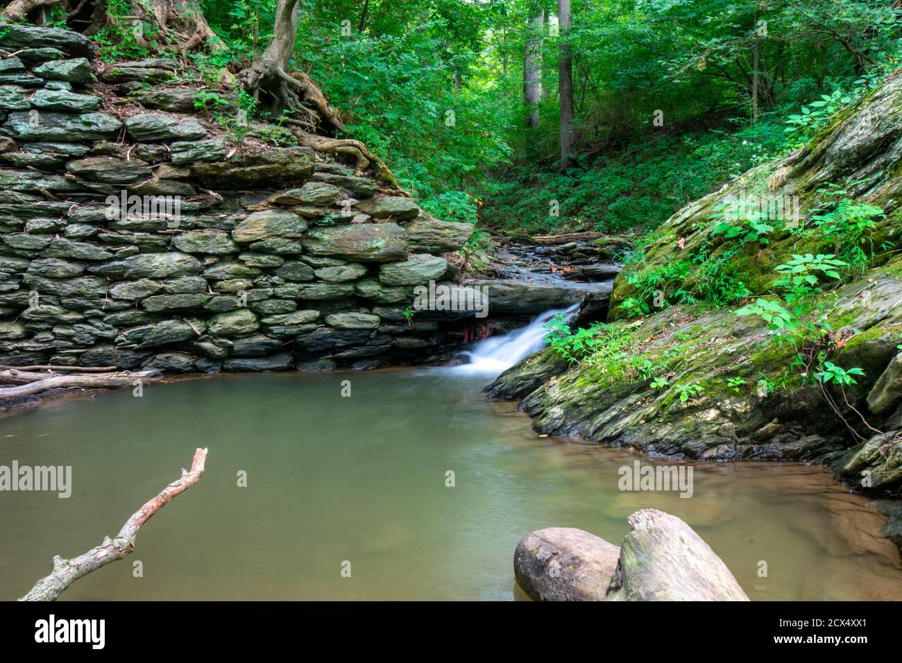 Long water splash hi-res stock photography and images - Alamy