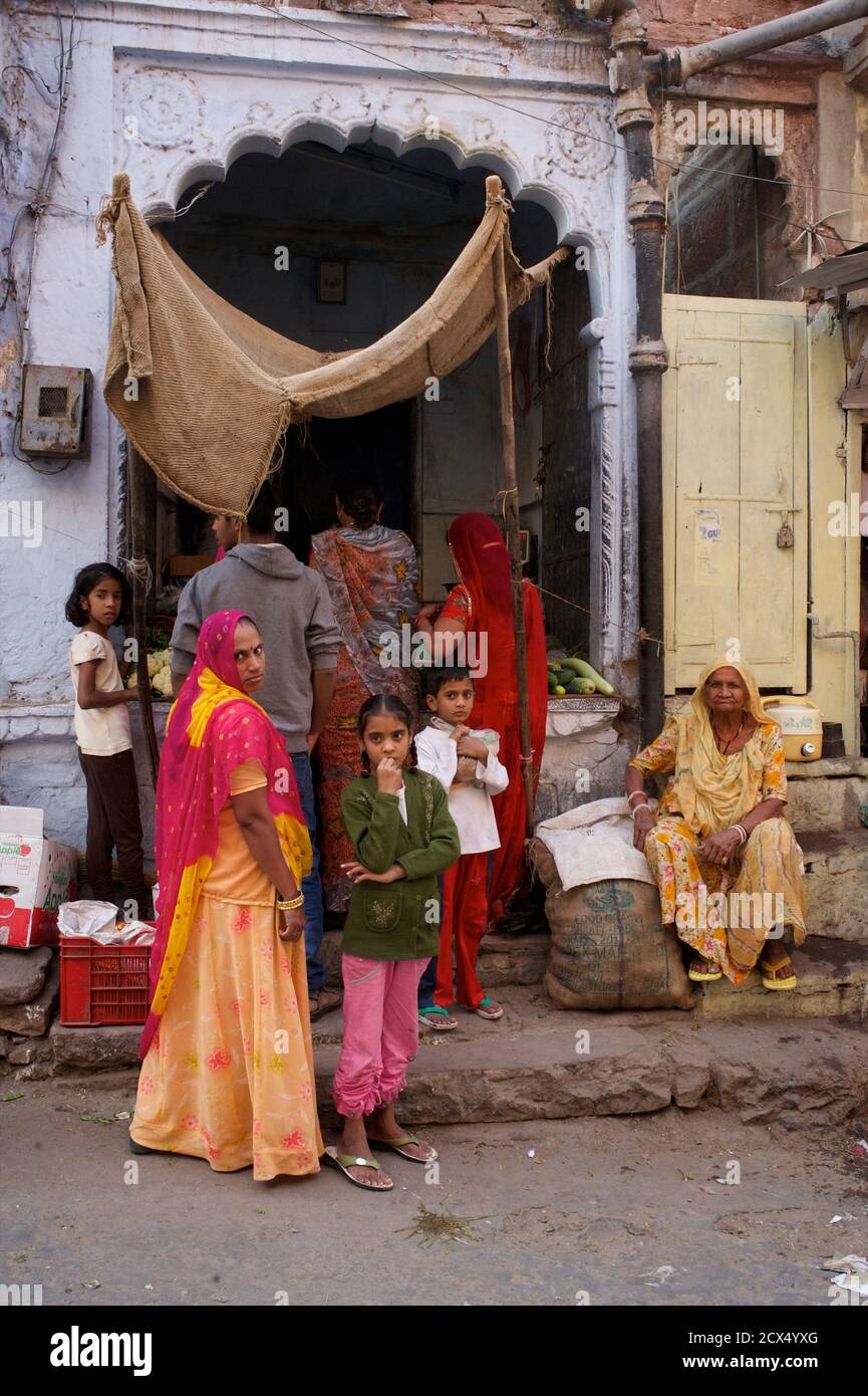 Neighbourhood neighbours hi-res stock photography and images - Alamy