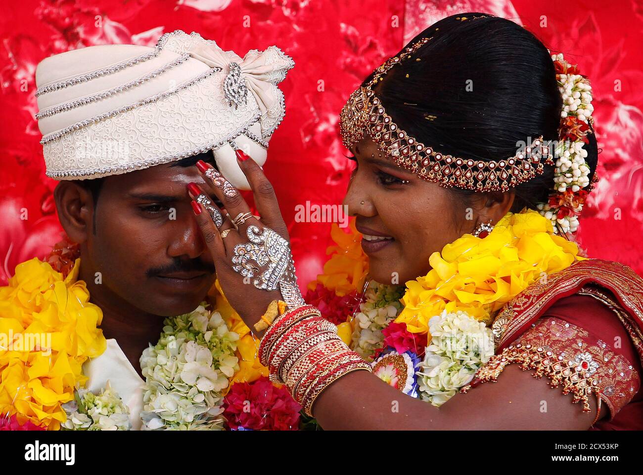 Ltte female hi-res stock photography and images - Alamy