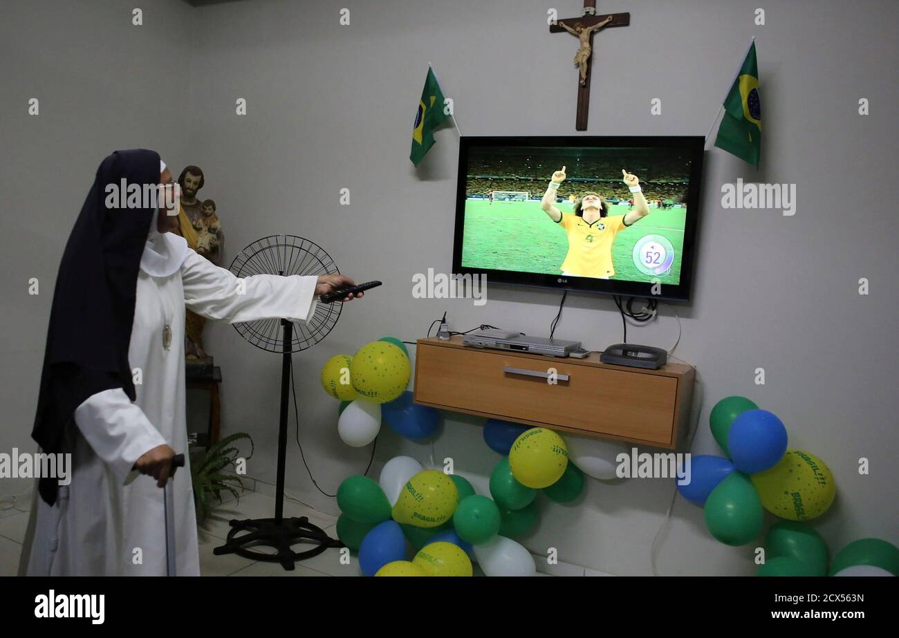 Enclosed nun hi-res stock photography and images - Alamy