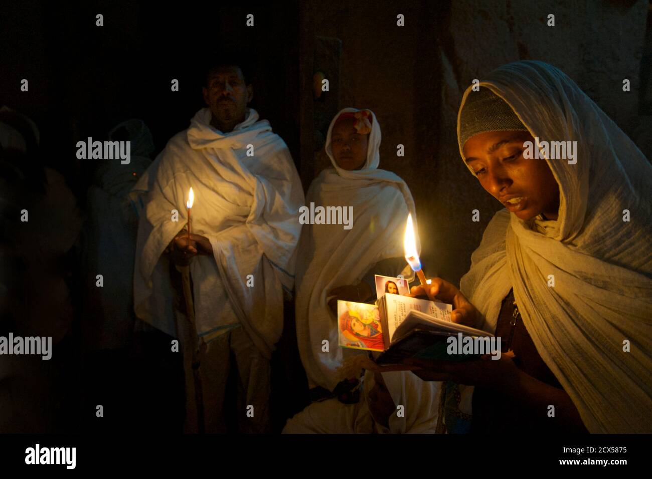 Two women with head in the cloth hi-res stock photography and images ...