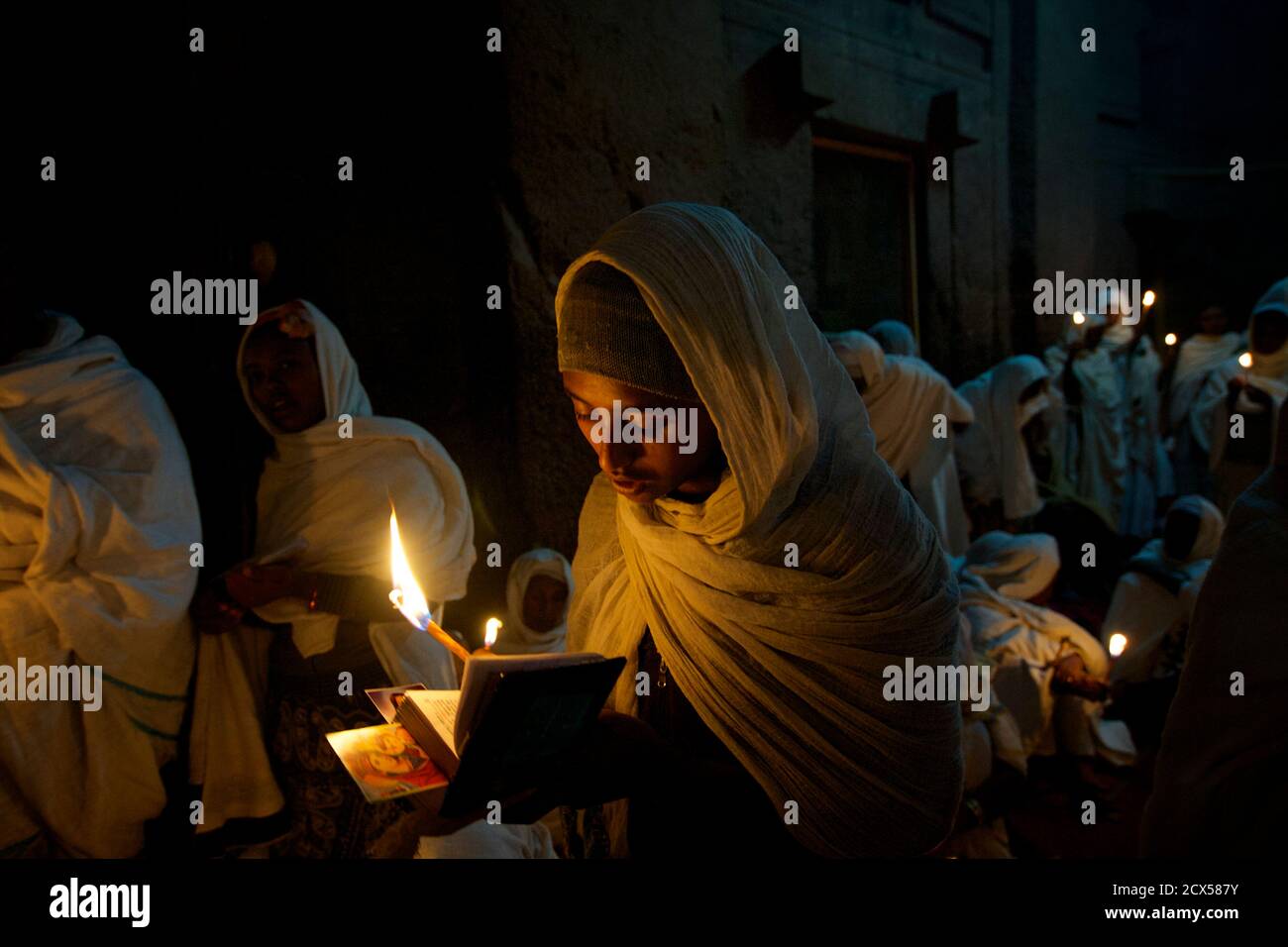 Ethiopian pilgrims and worshippers celebrating Fasika in the church of ...
