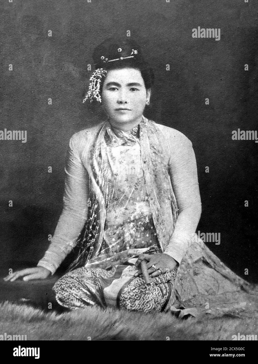 Mindat Htake Khaung Tin, daughter of Mindon Min Stock Photo - Alamy