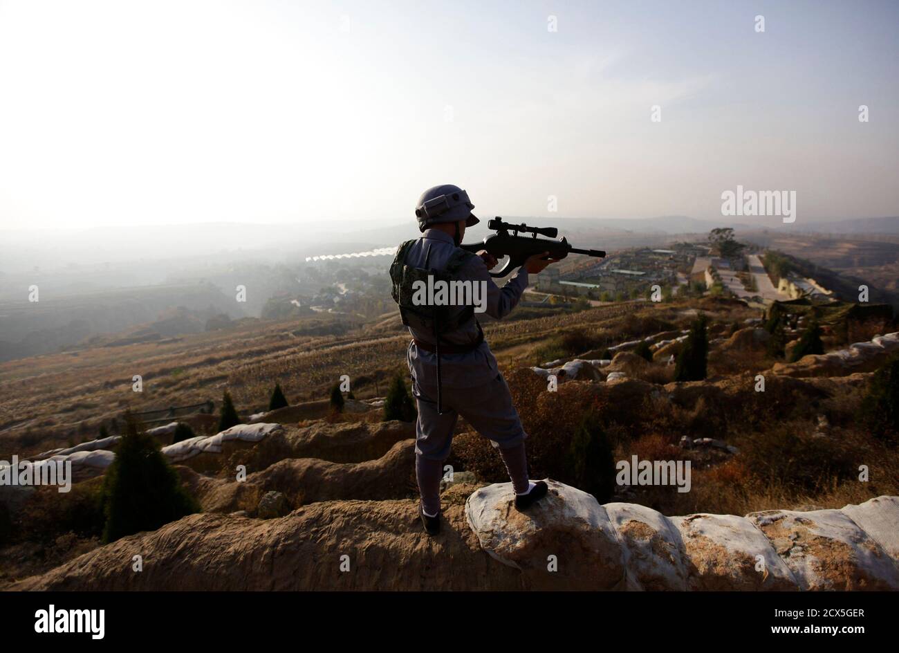 Two playing soldiers hi-res stock photography and images - Alamy