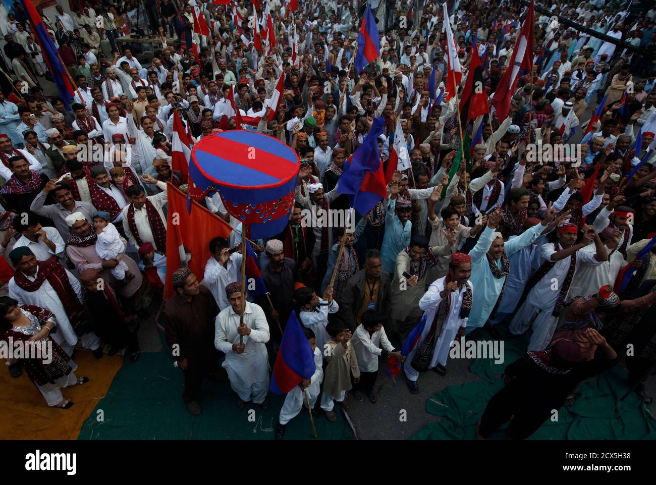 Sindh dress hi-res stock photography and images - Alamy