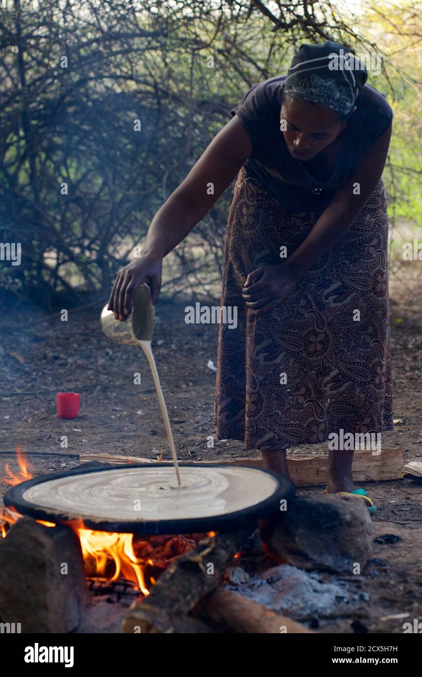 Ethiopian food injera hi-res stock photography and images - Alamy