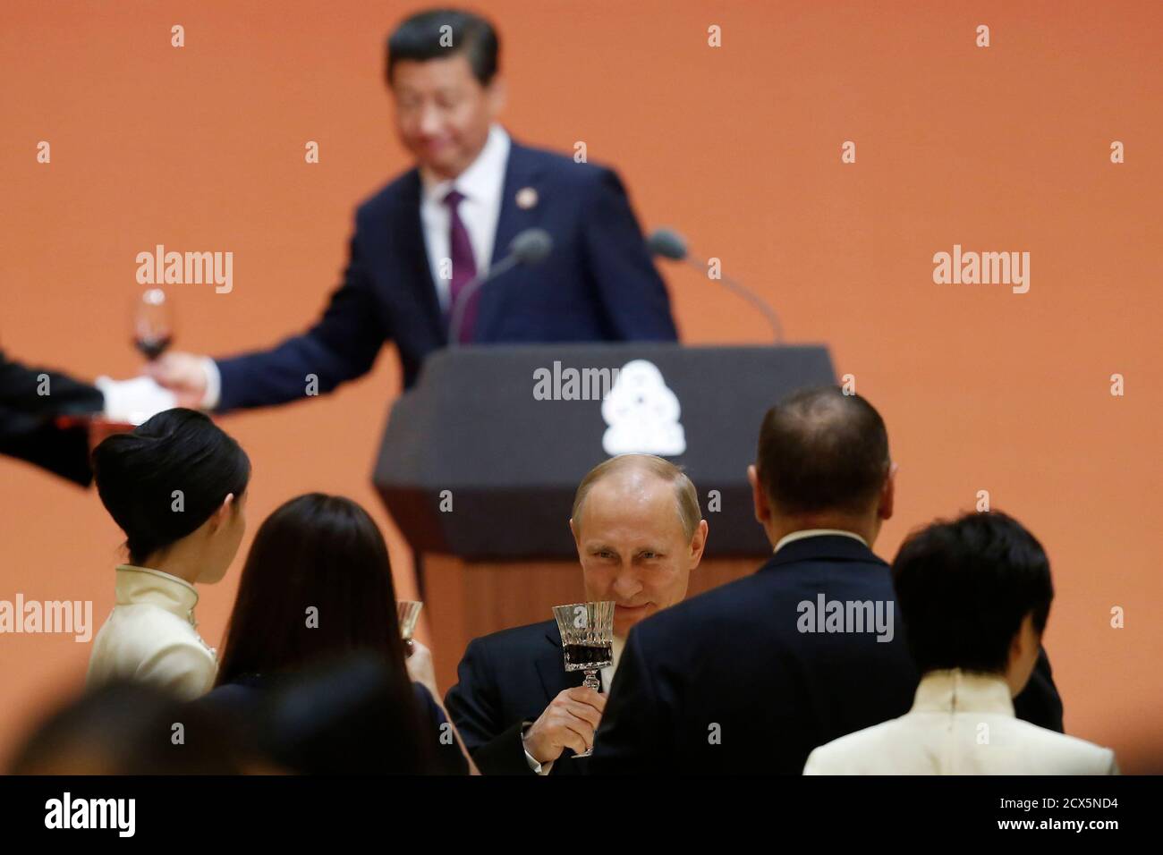 Russian president vladimir putin podium hi-res stock photography and ...