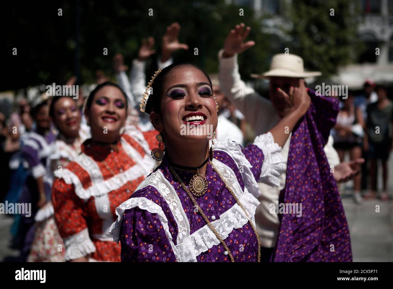 International folklore festival greece hi-res stock photography and ...