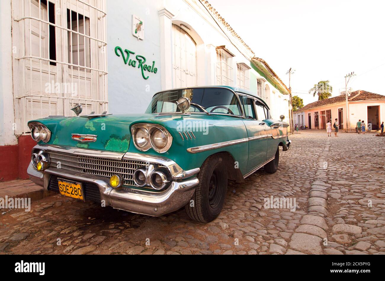 1950s america street scene hi-res stock photography and images - Alamy