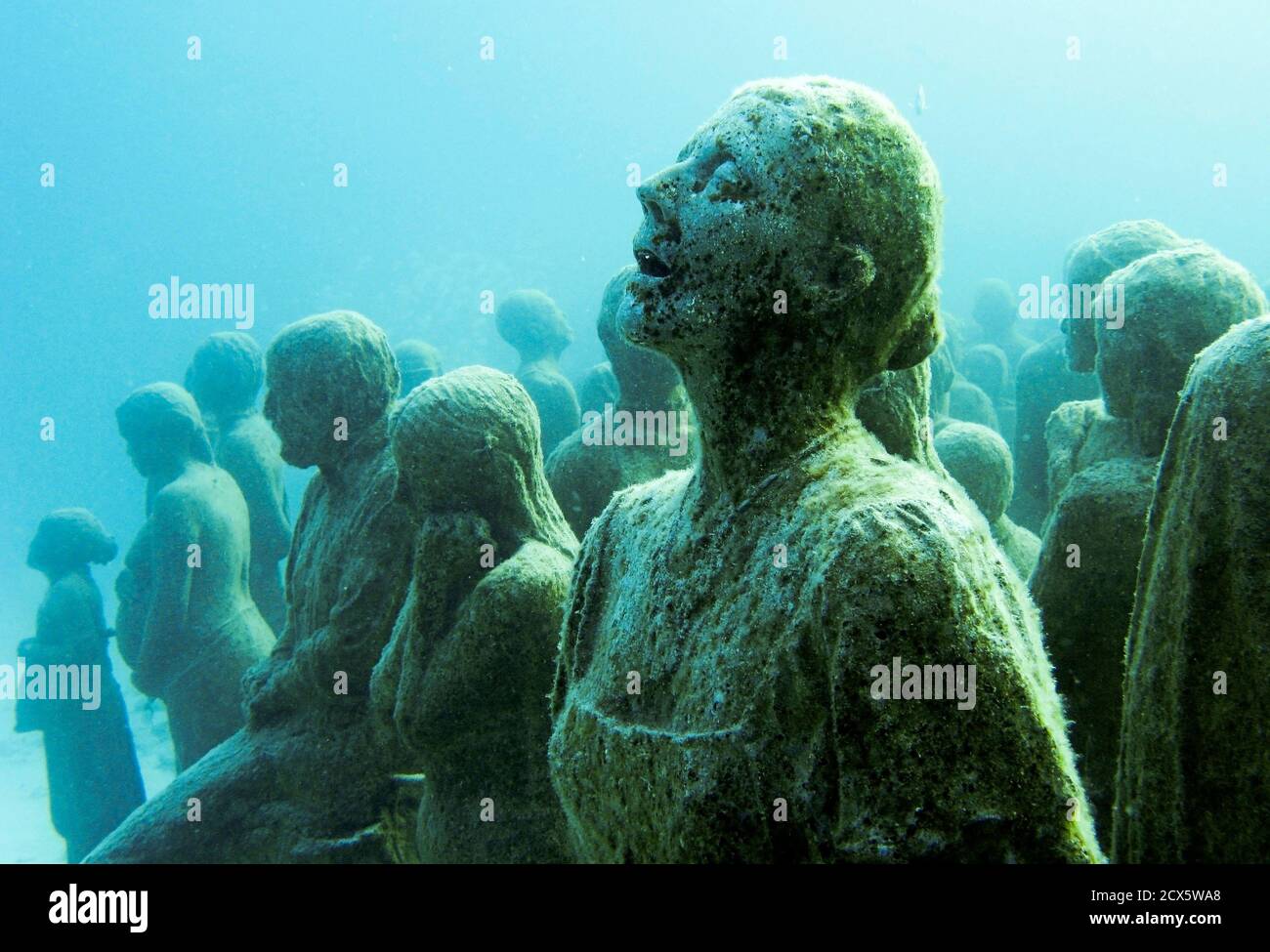 The silent evolution sculpture hi-res stock photography and images - Alamy