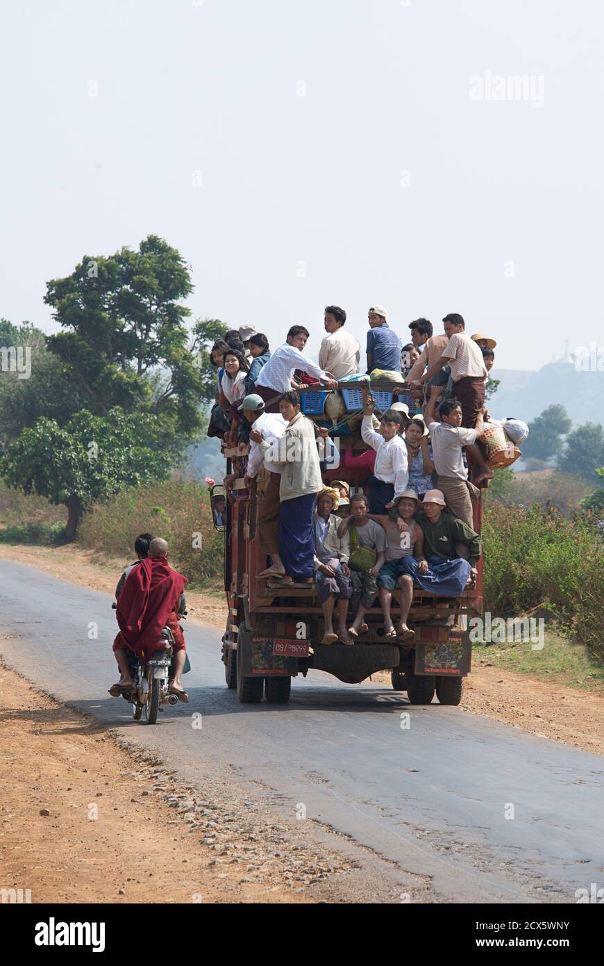 Overcrowded public transport hi-res stock photography and images - Alamy