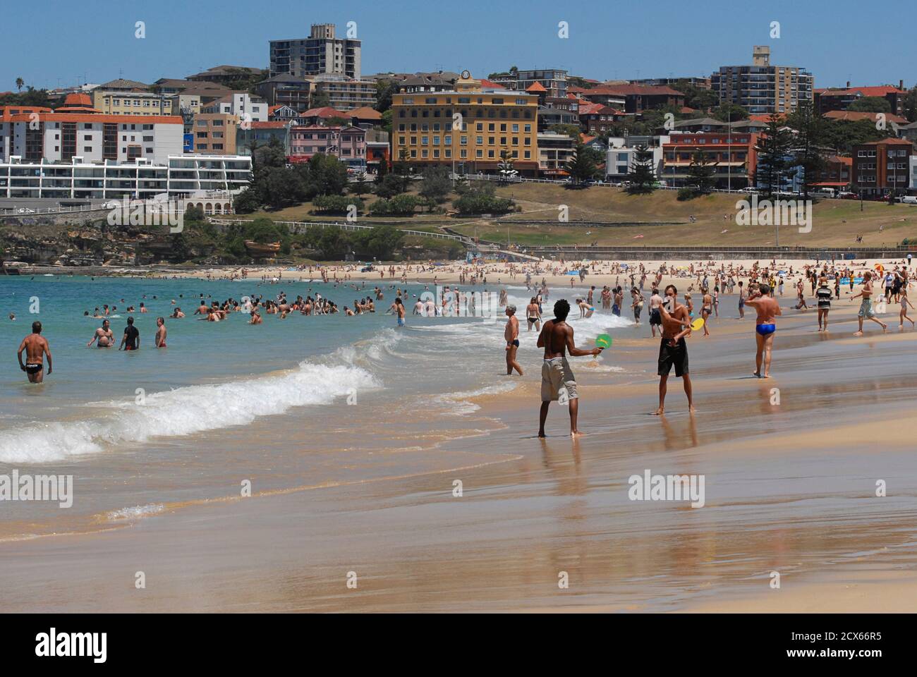 Busy summer day on Bondi Beach, Sydney, Australia Stock Photo - Alamy