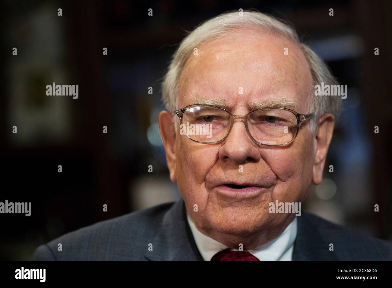 Warren buffett portrait hi-res stock photography and images - Alamy