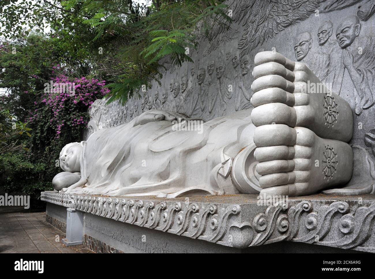 Reclining buddha statue, Long Son Pagoda, Nha Trang Vietnam Stock Photo ...