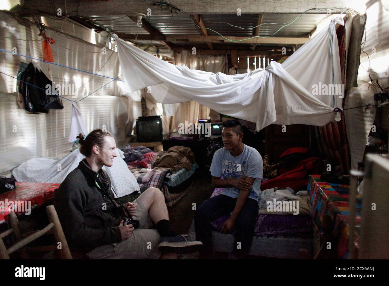 Modelo l hi-res stock photography and images - Alamy