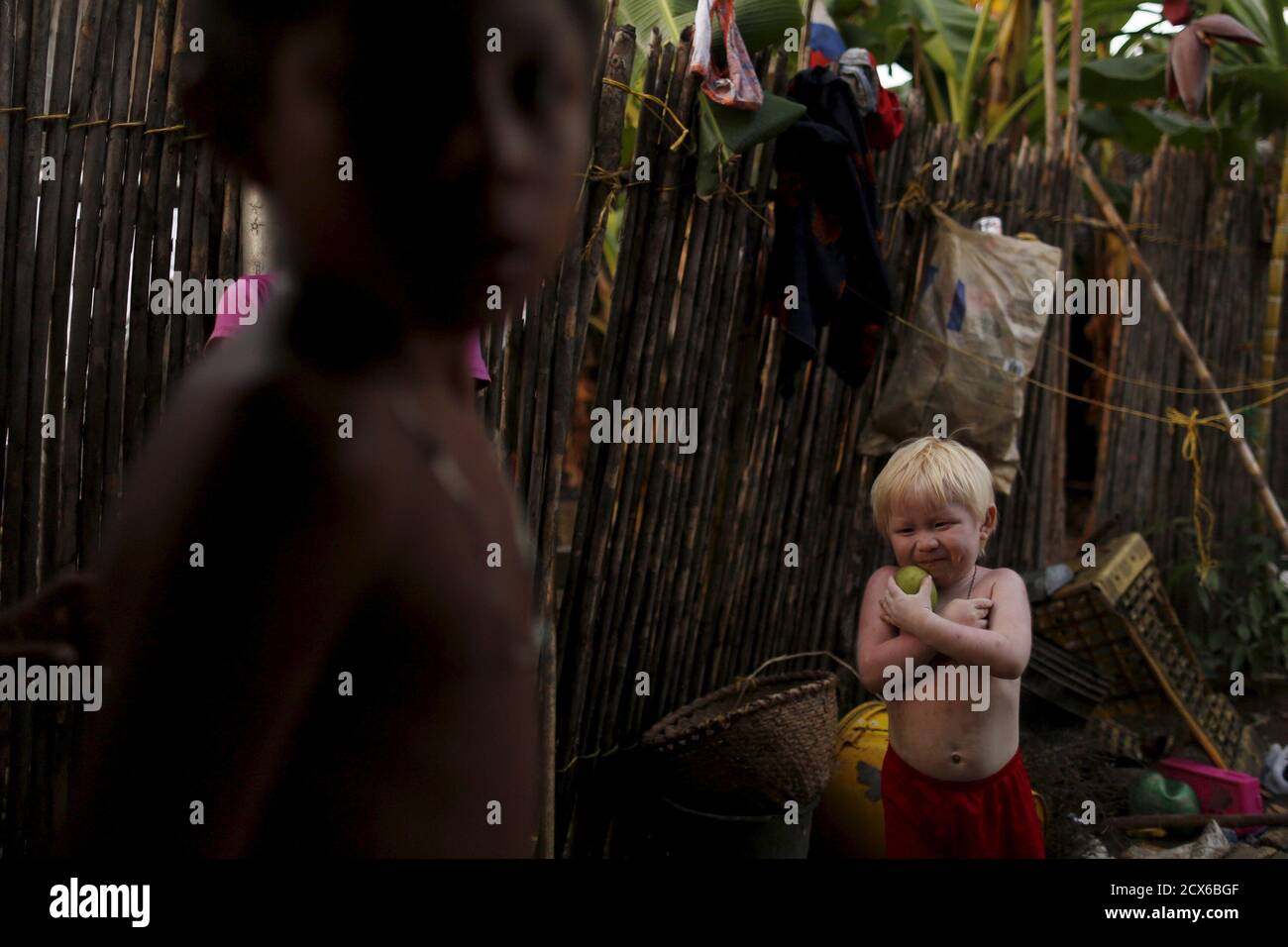 Guna yala children hi-res stock photography and images - Alamy