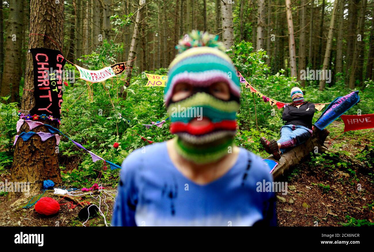 Graffiti art and protestor hi-res stock photography and images - Alamy