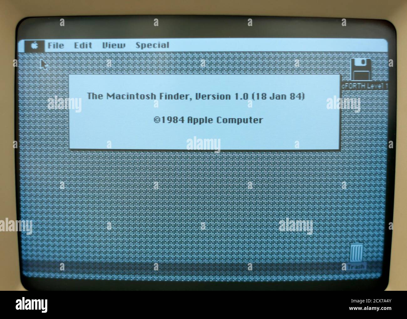 Apple 1984 computer hi-res stock photography and images - Alamy