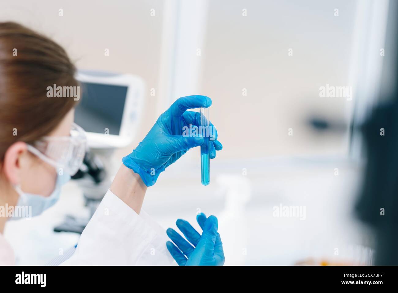 Medical workers test tubes hi-res stock photography and images - Alamy