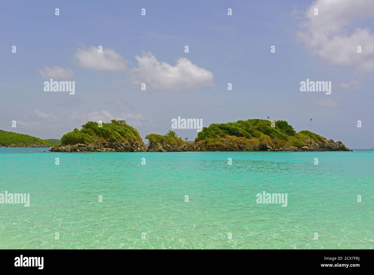 Trunk Bay and Trunk Cay in Virgin Islands National Park at Saint John ...