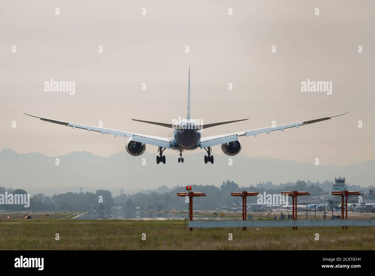 Airplane landing haze from gear hi-res stock photography and images - Alamy