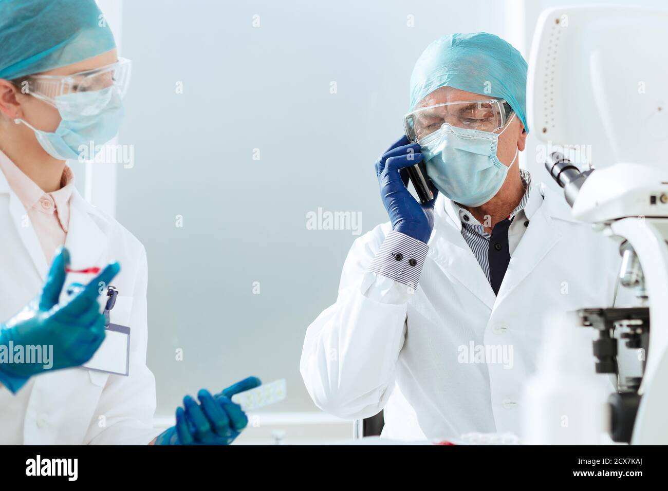 Scientist working talking discussion hi-res stock photography and ...