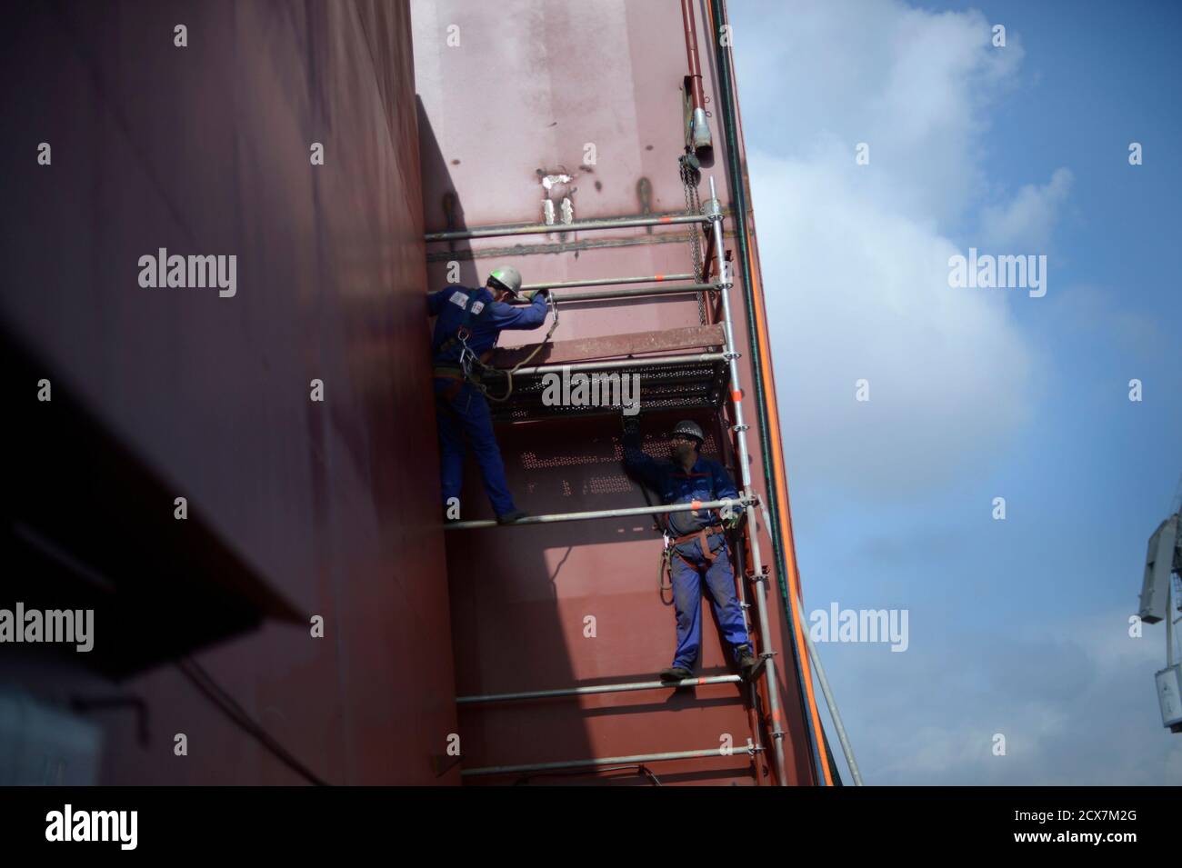 Rock dumping vessels hi-res stock photography and images - Alamy