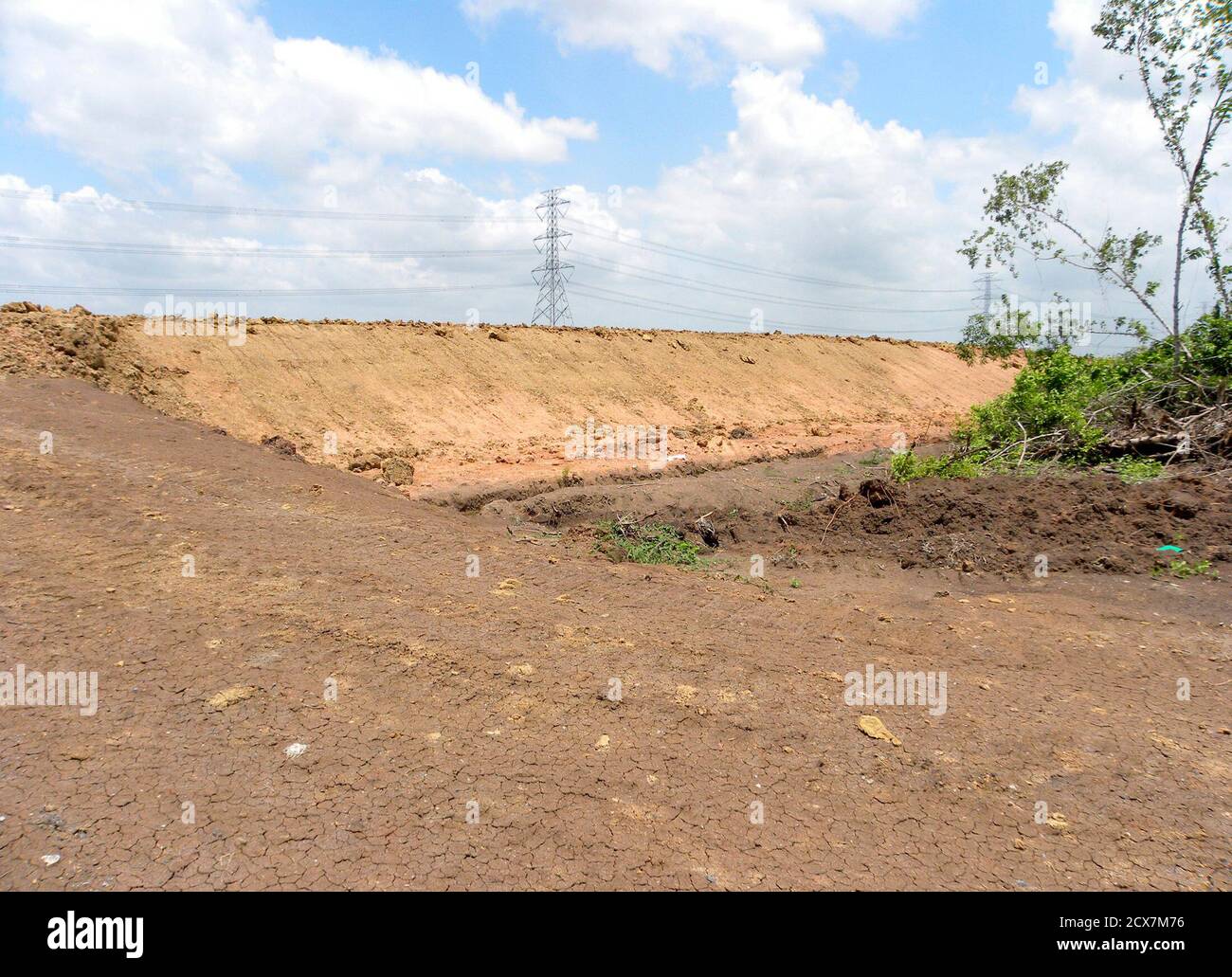 Earthen dike hi-res stock photography and images - Alamy