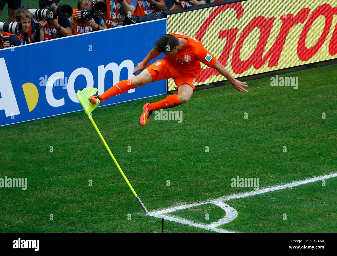 Flag of the corner kick hi-res stock photography and images - Alamy