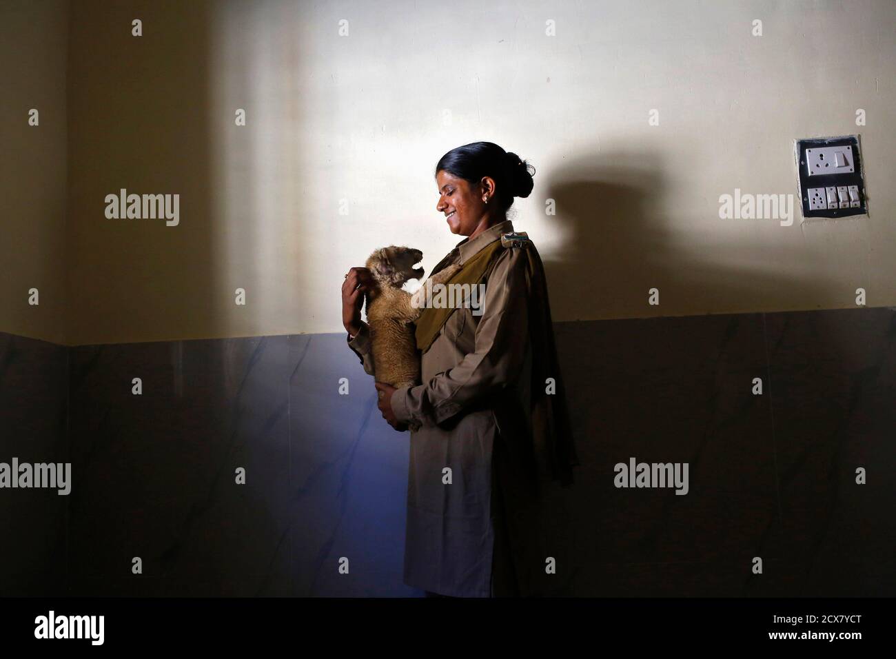 Female forest guard india hi-res stock photography and images - Alamy