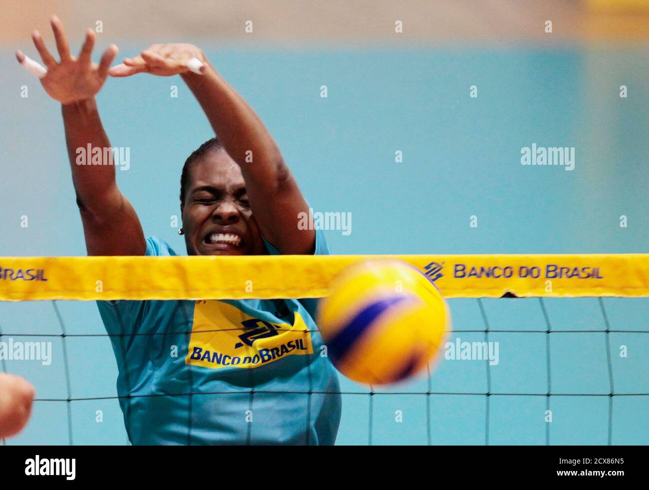 Ball volleyball olympic games brazilian hi-res stock photography and ...