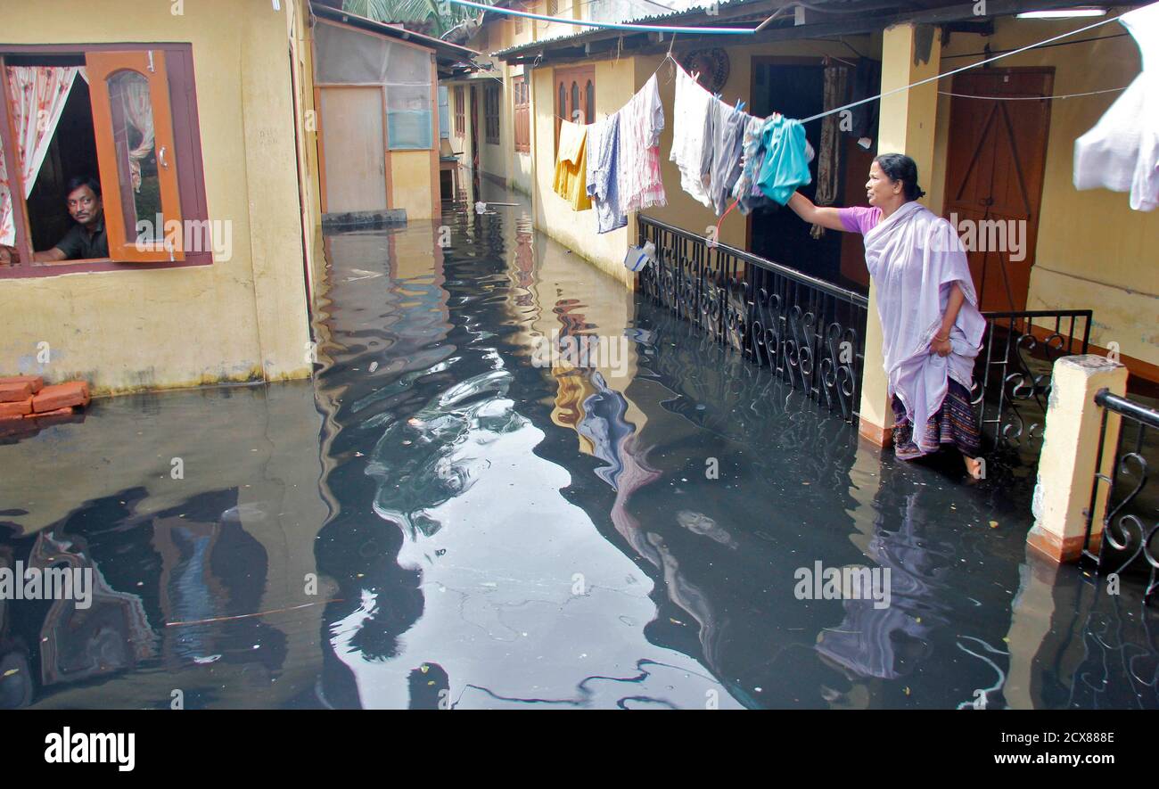 Indian woman washing clothes outside hi-res stock photography and ...