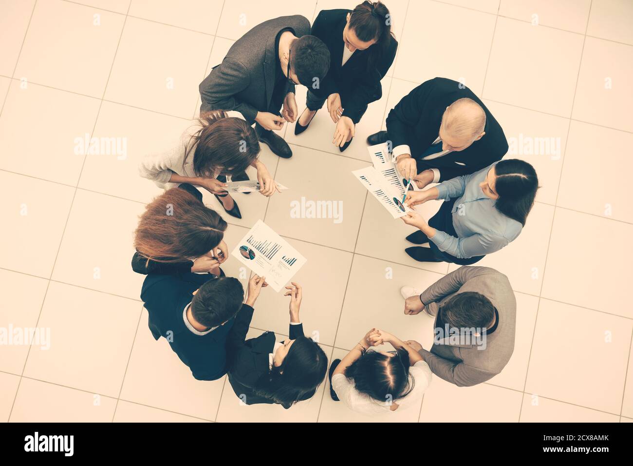 Team work people circle hi-res stock photography and images - Alamy