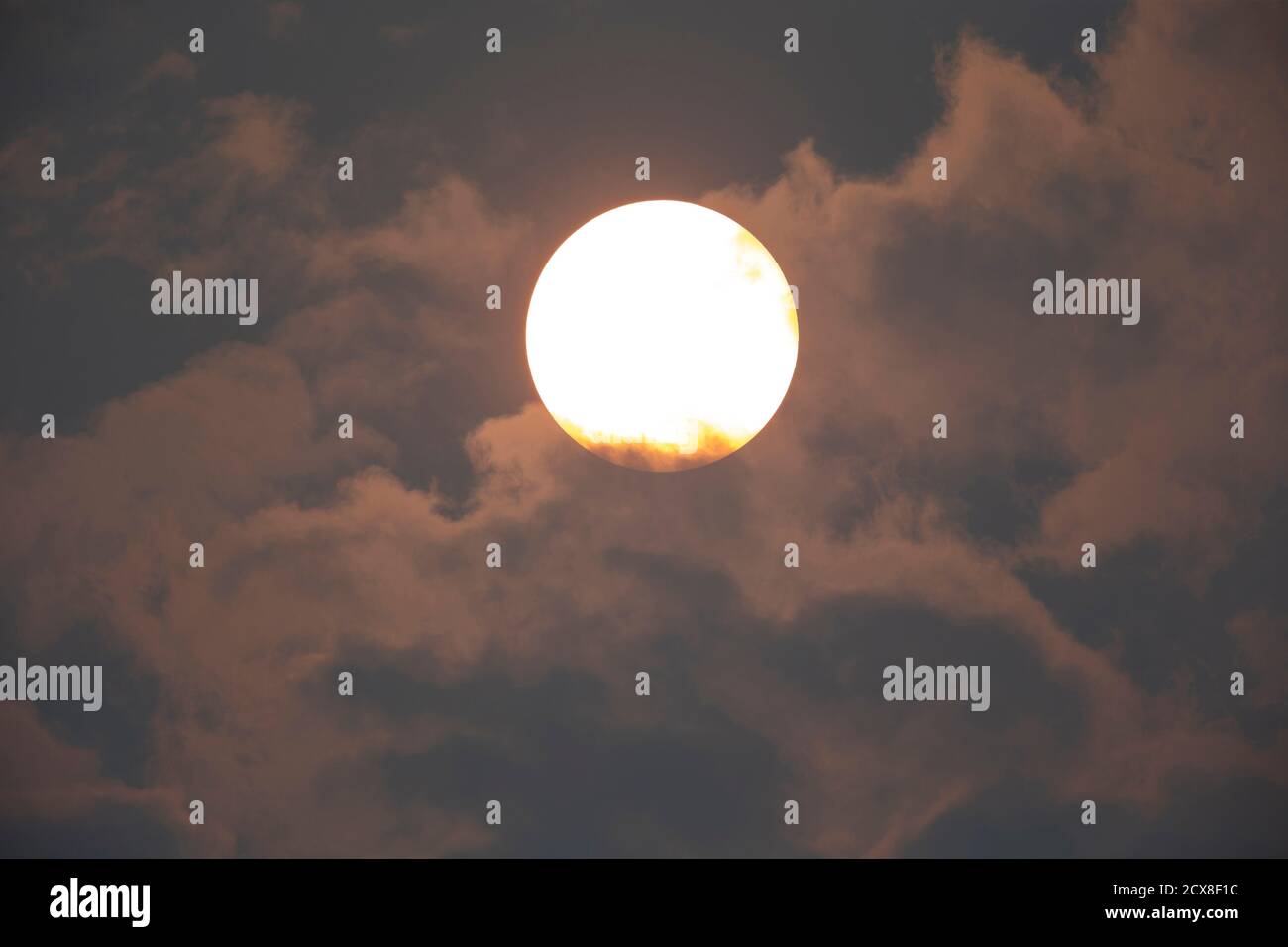 Orange yellow golden sun light hi-res stock photography and images - Alamy
