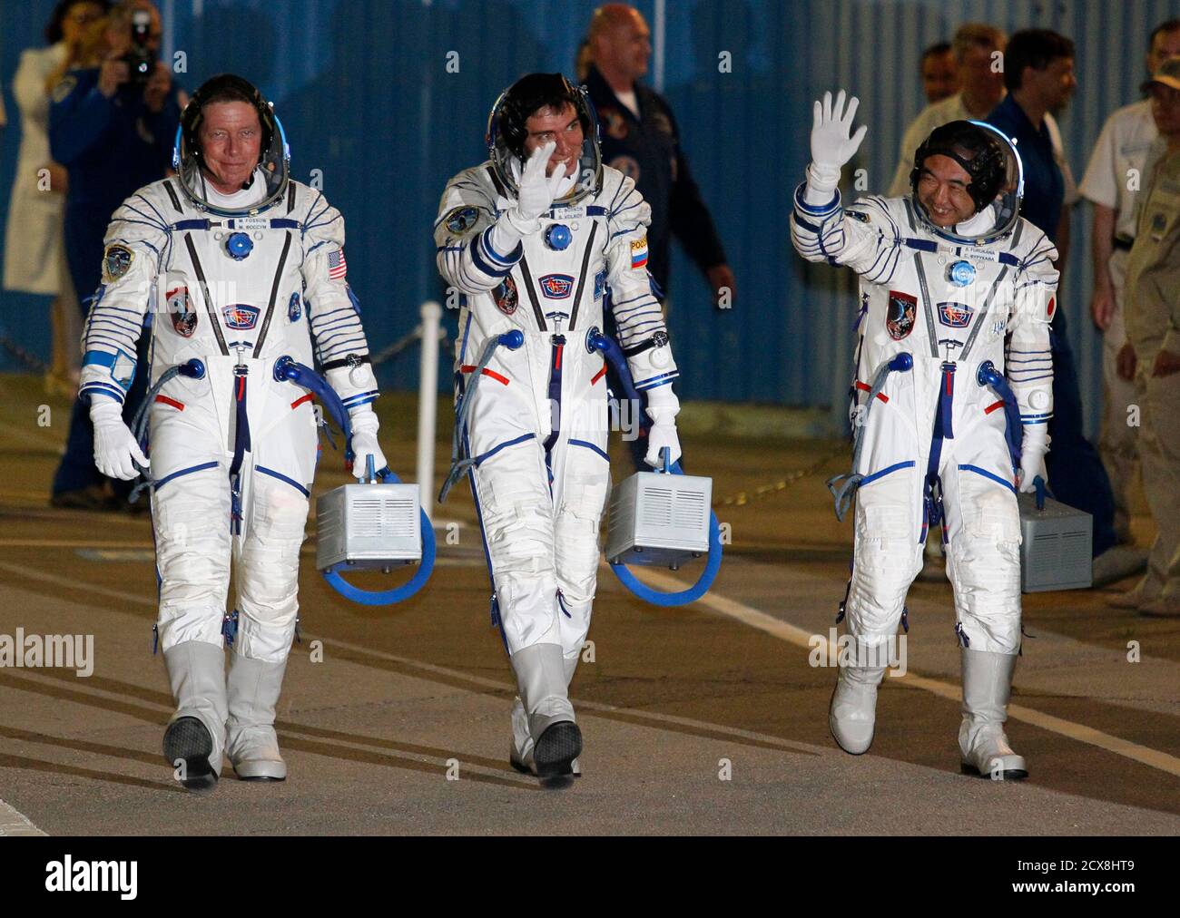 Crew wave boarding soyuz iss hi-res stock photography and images - Alamy