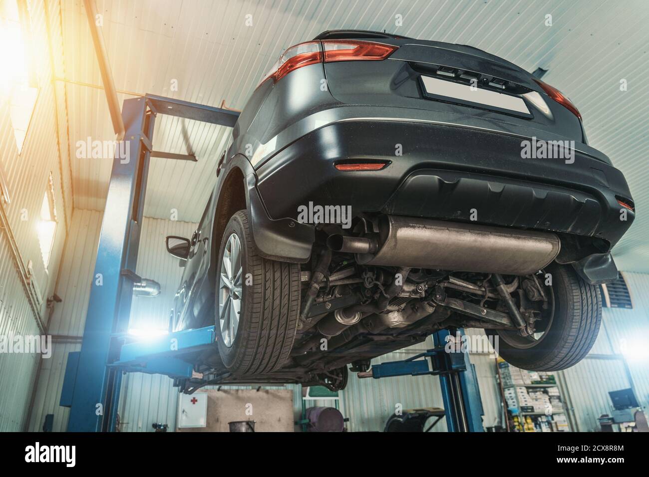 Garage car lift hi-res stock photography and images - Alamy